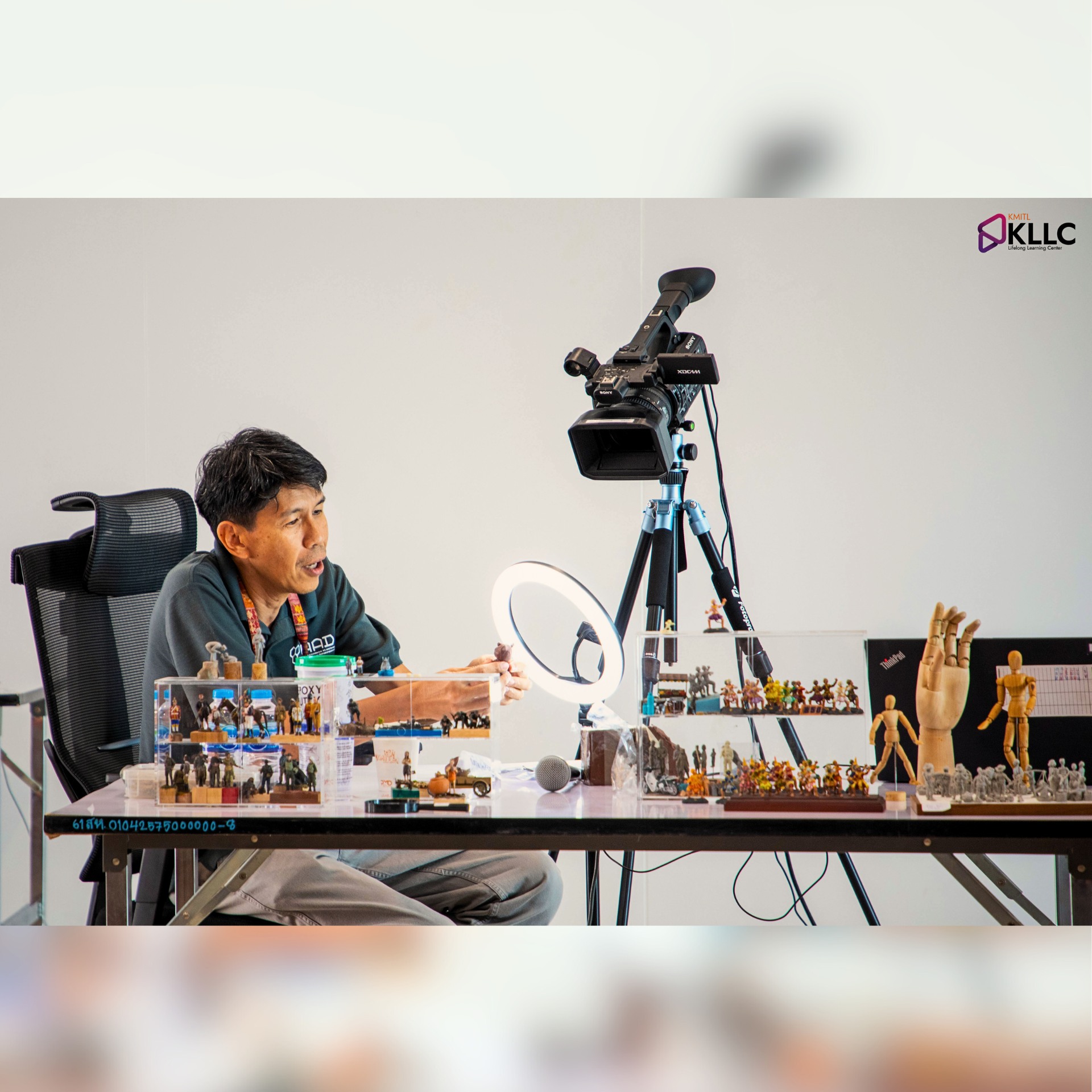 KLLC จัดกิจกรรม “หัตถ์ ปั้น ดิน” สอนปั้นโมเดล (Art Toy) จากดินน้ำมัน ...